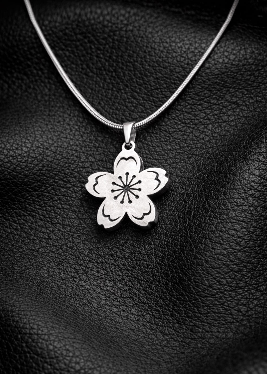 SAKURA / PENDANT WITH CHAIN – ZENIN